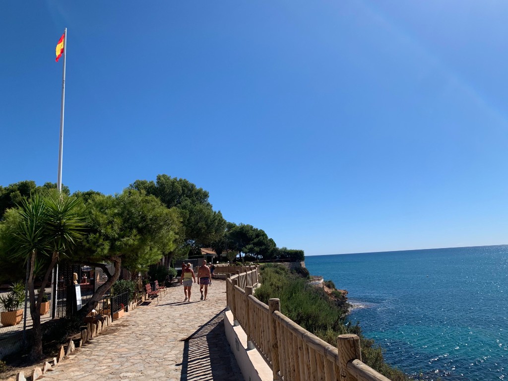 The Cabo Roig promenade is awarded the Blue Flag in 2021.